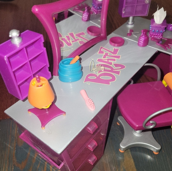 Bratz | Toys | Bratz Stylin Hair Salon | Poshmark